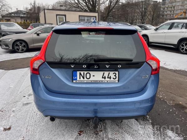Zils Volvo V60 2014 Rīga, ar dzinēja tilpumu 2.00 L un nobraukumu 228 tūkst. km par 7550 €, foto 5 vietnē AUTOMOTO.COM.LV