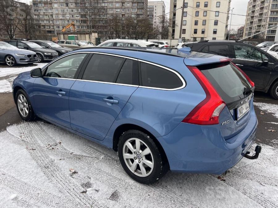 Blue Volvo V60 2014 in Riga, with an engine capacity of 2.00 L and mileage of 228 thousand km for 7550 €, photo 6 on AUTOMOTO.COM.LV