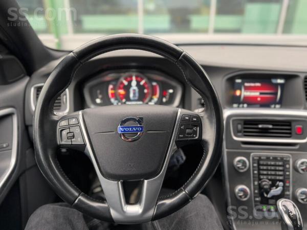 Zils Volvo V60 2014 Rīga, ar dzinēja tilpumu 2.00 L un nobraukumu 240 tūkst. km par 7700 €, foto 8 vietnē AUTOMOTO.COM.LV
