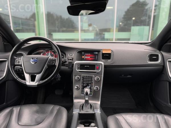 Zils Volvo V60 2014 Rīga, ar dzinēja tilpumu 2.00 L un nobraukumu 240 tūkst. km par 7700 €, foto 10 vietnē AUTOMOTO.COM.LV
