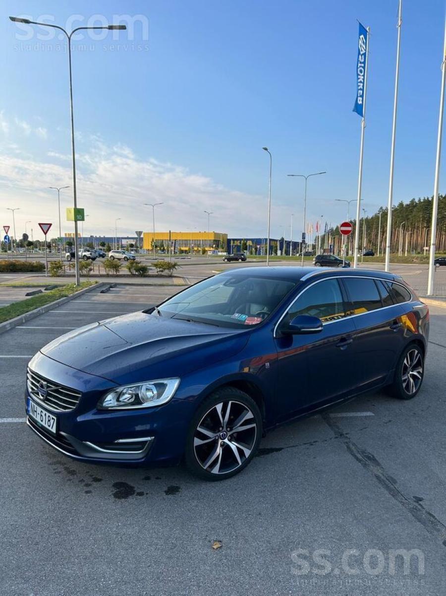 Zils Volvo V60 2014 Rīga, ar dzinēja tilpumu 2.00 L un nobraukumu 254 tūkst. km par 8000 €, foto 1 vietnē AUTOMOTO.COM.LV