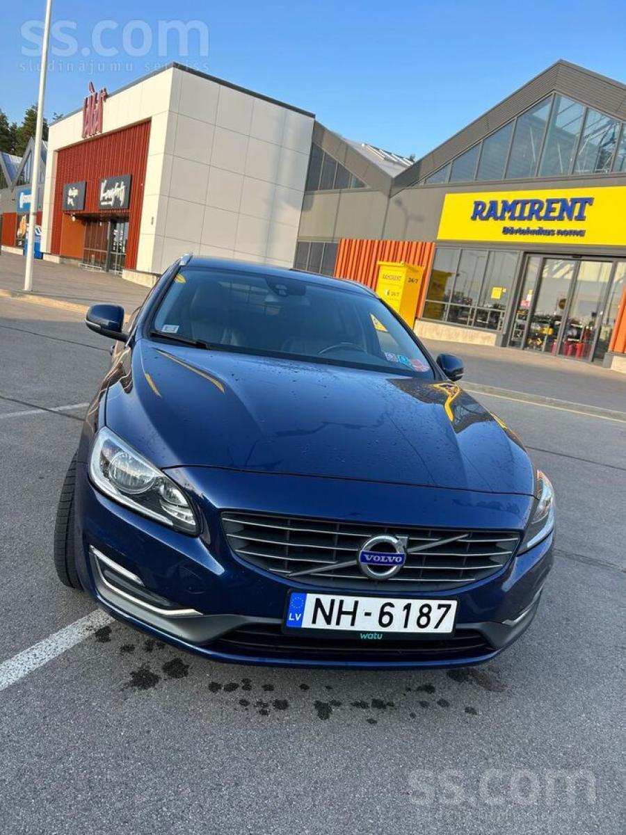 Zils Volvo V60 2014 Rīga, ar dzinēja tilpumu 2.00 L un nobraukumu 254 tūkst. km par 8000 €, foto 2 vietnē AUTOMOTO.COM.LV
