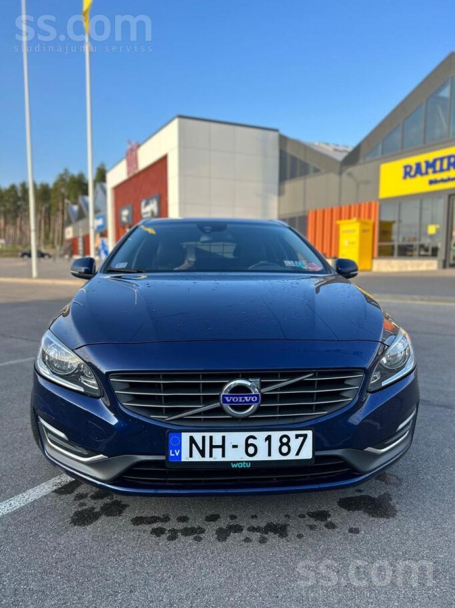 Zils Volvo V60 2014 Rīga, ar dzinēja tilpumu 2.00 L un nobraukumu 254 tūkst. km par 8000 €, foto 4 vietnē AUTOMOTO.COM.LV