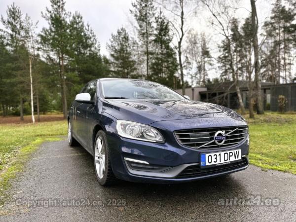Zils Volvo V60 2014 Tallina, ar dzinēja tilpumu 2.00 L un nobraukumu 185 tūkst. km par 8500 €, foto 2 vietnē AUTOMOTO.COM.LV
