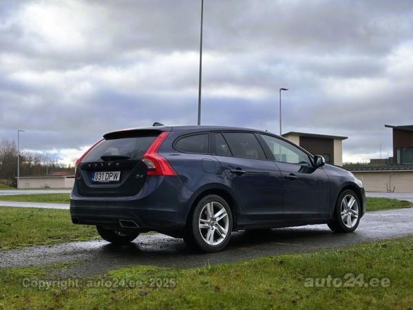 Blue Volvo V60 2014 in Tallinn, with an engine capacity of 2.00 L and mileage of 185 thousand km for 8500 €, photo 4 on AUTOMOTO.COM.LV