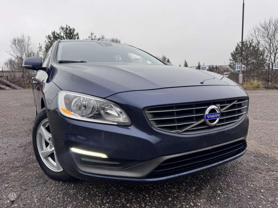 Zils Volvo V60 2014 Alīta, ar dzinēja tilpumu 1.56 L un nobraukumu 266 tūkst. km par 6500 €, foto 1 vietnē AUTOMOTO.COM.LV