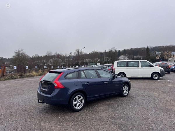 Blue Volvo V60 2014 in Alytus, with an engine capacity of 1.56 L and mileage of 266 thousand km for 6500 €, photo 8 on AUTOMOTO.COM.LV