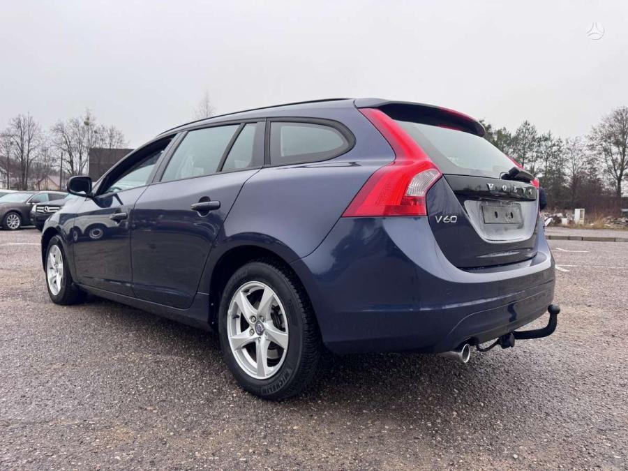 Zils Volvo V60 2014 Alīta, ar dzinēja tilpumu 1.56 L un nobraukumu 266 tūkst. km par 6500 €, foto 9 vietnē AUTOMOTO.COM.LV
