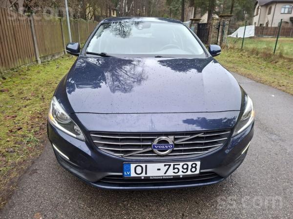 Zils Volvo V60 2014 Rīga, ar dzinēja tilpumu 2.00 L un nobraukumu 243 tūkst. km par 6950 €, foto 4 vietnē AUTOMOTO.COM.LV