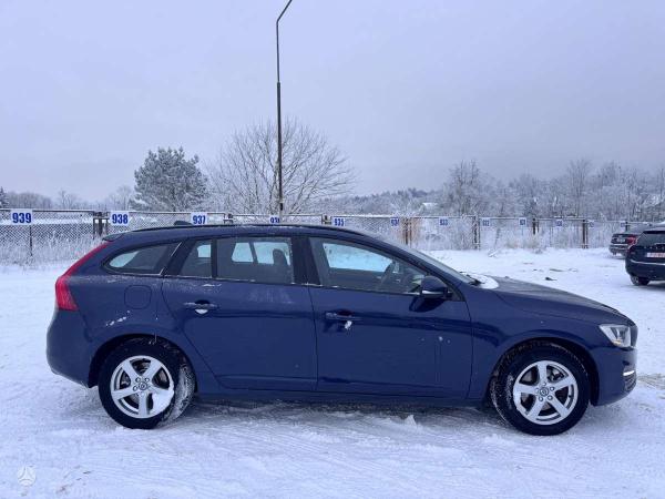 Blue Volvo V60 2014 in Alytus, with an engine capacity of 1.56 L and mileage of 261 thousand km for 6500 €, photo 7 on AUTOMOTO.COM.LV