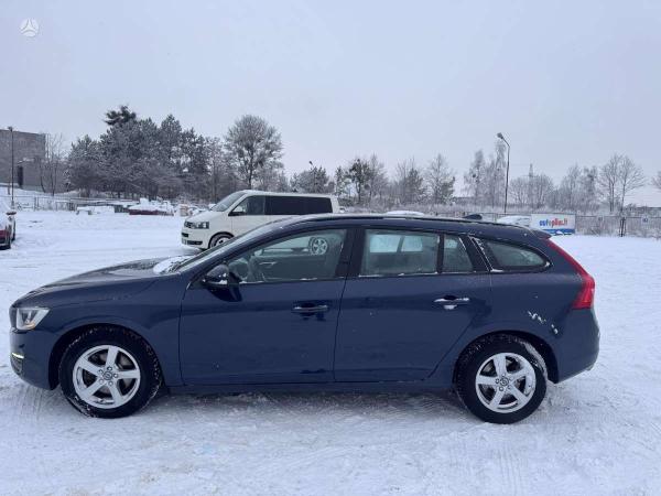 Blue Volvo V60 2014 in Alytus, with an engine capacity of 1.56 L and mileage of 261 thousand km for 6500 €, photo 8 on AUTOMOTO.COM.LV