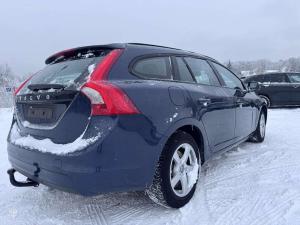 Zils Volvo V60 2014 Alīta, ar dzinēja tilpumu 1.56 L un nobraukumu 261 tūkst. km par 6500 €, foto 11 vietnē AUTOMOTO.COM.LV