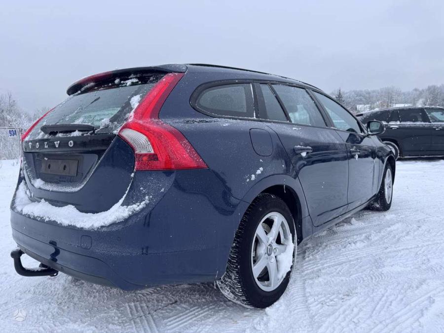 Zils Volvo V60 2014 Alīta, ar dzinēja tilpumu 1.56 L un nobraukumu 261 tūkst. km par 6500 €, foto 11 vietnē AUTOMOTO.COM.LV