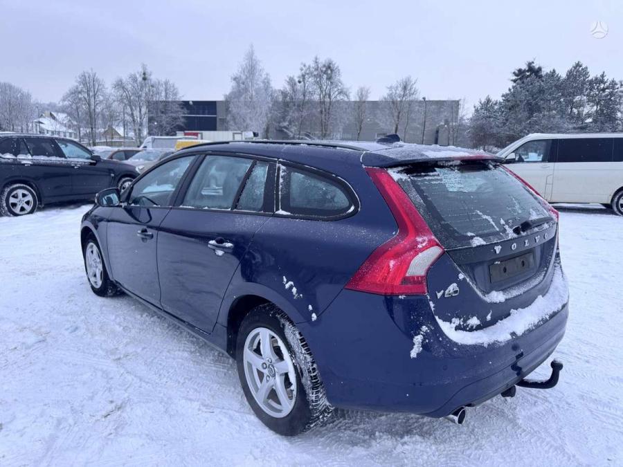 Zils Volvo V60 2014 Alīta, ar dzinēja tilpumu 1.56 L un nobraukumu 261 tūkst. km par 6500 €, foto 12 vietnē AUTOMOTO.COM.LV