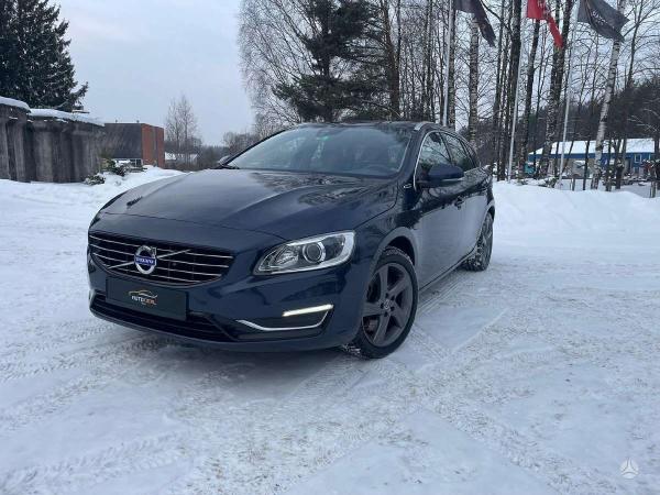 Blue Volvo V60 2014 in Kazlu Ruda, with an engine capacity of 2.40 L and mileage of 250 thousand km for 7000 €, photo 2 on AUTOMOTO.COM.LV