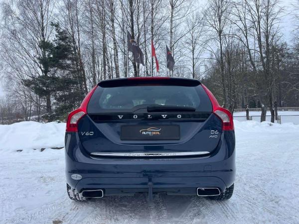 Blue Volvo V60 2014 in Kazlu Ruda, with an engine capacity of 2.40 L and mileage of 250 thousand km for 7000 €, photo 9 on AUTOMOTO.COM.LV