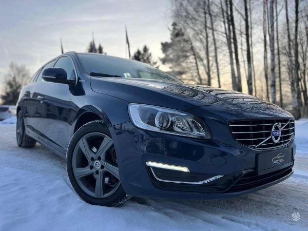 Blue Volvo V60 2014 in Kazlu Ruda, with an engine capacity of 2.40 L and mileage of 250 thousand km for 6999 €, photo 1 on AUTOMOTO.COM.LV
