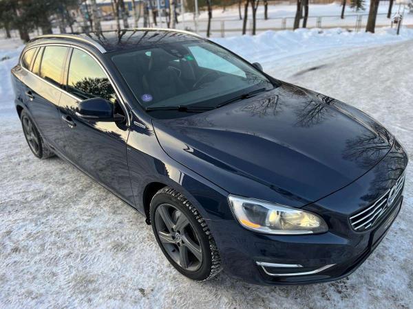 Blue Volvo V60 2014 in Kazlu Ruda, with an engine capacity of 2.40 L and mileage of 250 thousand km for 6999 €, photo 3 on AUTOMOTO.COM.LV
