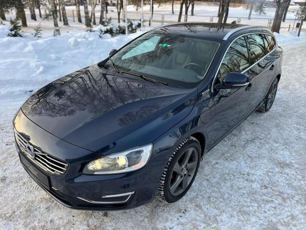Blue Volvo V60 2014 in Kazlu Ruda, with an engine capacity of 2.40 L and mileage of 250 thousand km for 6999 €, photo 8 on AUTOMOTO.COM.LV