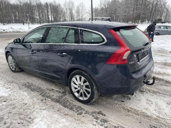 Zils Volvo V60 2014 Kauņa, ar dzinēja tilpumu 1.56 L un nobraukumu 277 tūkst. km par 5800 €, foto 9 vietnē AUTOMOTO.COM.LV