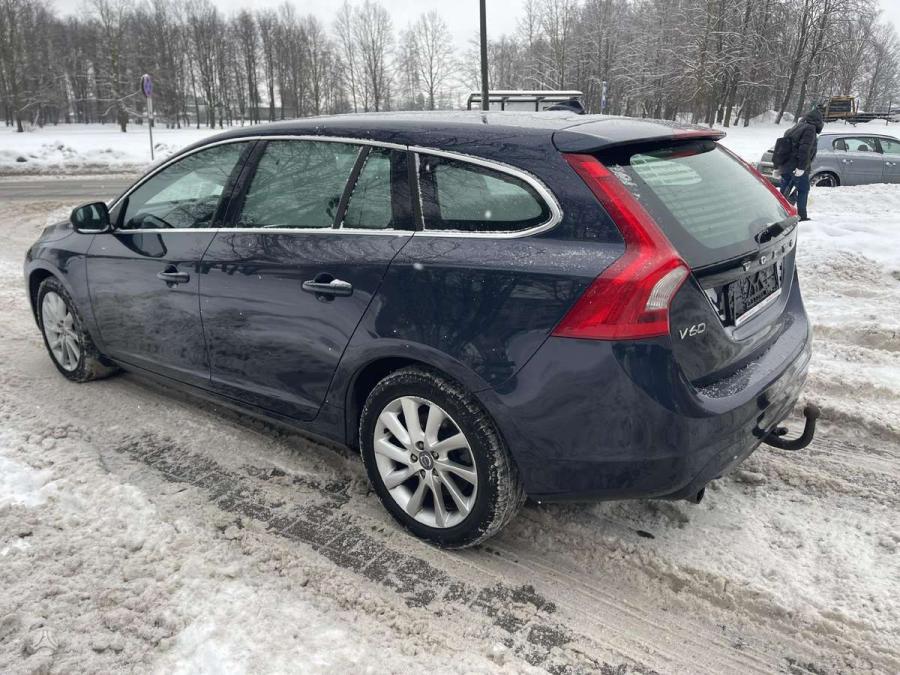Blue Volvo V60 2014 in Kaunas, with an engine capacity of 1.56 L and mileage of 277 thousand km for 5800 €, photo 9 on AUTOMOTO.COM.LV