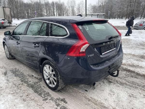 Zils Volvo V60 2014 Kauņa, ar dzinēja tilpumu 1.56 L un nobraukumu 277 tūkst. km par 5800 €, foto 10 vietnē AUTOMOTO.COM.LV