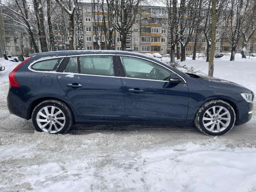 Blue Volvo V60 2014 in Kaunas, with an engine capacity of 1.56 L and mileage of 277 thousand km for 5800 €, photo 16 on AUTOMOTO.COM.LV