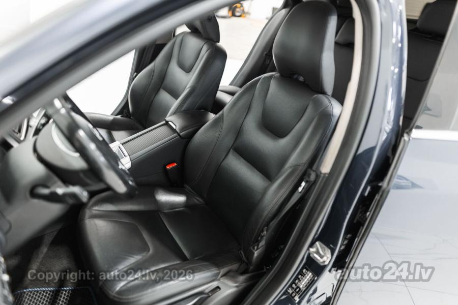 Blue Volvo V60 2014 in Tallinn, with an engine capacity of 2.00 L and mileage of 275 thousand km for 7500 €, photo 13 on AUTOMOTO.COM.LV
