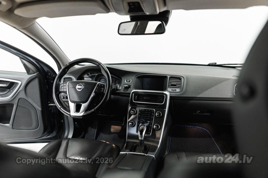 Blue Volvo V60 2014 in Tallinn, with an engine capacity of 2.00 L and mileage of 275 thousand km for 7500 €, photo 14 on AUTOMOTO.COM.LV