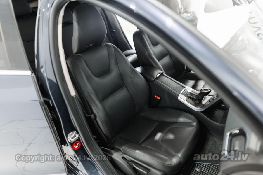 Blue Volvo V60 2014 in Tallinn, with an engine capacity of 2.00 L and mileage of 275 thousand km for 7500 €, photo 15 on AUTOMOTO.COM.LV