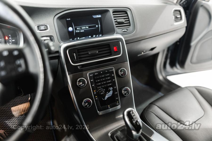 Blue Volvo V60 2014 in Tallinn, with an engine capacity of 2.00 L and mileage of 275 thousand km for 7500 €, photo 19 on AUTOMOTO.COM.LV