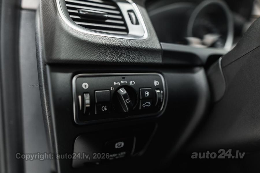 Blue Volvo V60 2014 in Tallinn, with an engine capacity of 2.00 L and mileage of 275 thousand km for 7500 €, photo 27 on AUTOMOTO.COM.LV