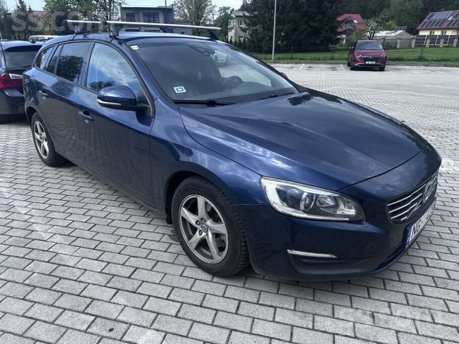 Blue Volvo V60 2014 in Riga, with an engine capacity of 2.00 L and mileage of 263 thousand km for 8900 €, photo 1 on AUTOMOTO.COM.LV