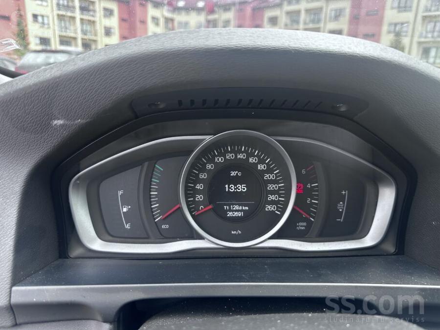 Blue Volvo V60 2014 in Riga, with an engine capacity of 2.00 L and mileage of 263 thousand km for 8900 €, photo 7 on AUTOMOTO.COM.LV