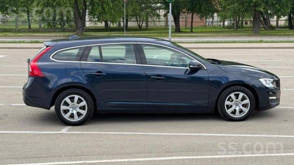 Zils Volvo V60 2014 Aizkraukle, ar dzinēja tilpumu 2.00 L un nobraukumu 398 tūkst. km par 4800 €, foto 5 vietnē AUTOMOTO.COM.LV