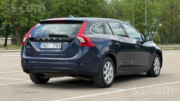 Zils Volvo V60 2014 Aizkraukle, ar dzinēja tilpumu 2.00 L un nobraukumu 398 tūkst. km par 4800 €, foto 6 vietnē AUTOMOTO.COM.LV