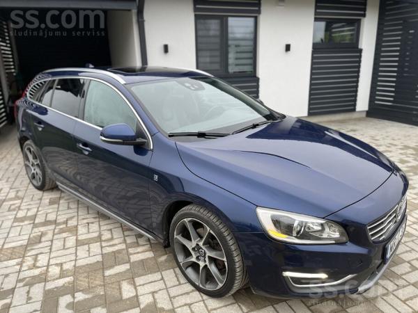 Blue Volvo V60 2014 in Riga, with an engine capacity of 2.00 L and mileage of 270 thousand km for 7850 €, photo 2 on AUTOMOTO.COM.LV