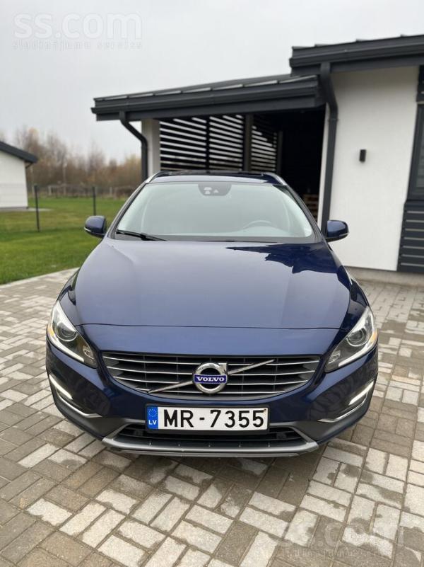 Blue Volvo V60 2014 in Riga, with an engine capacity of 2.00 L and mileage of 270 thousand km for 7850 €, photo 3 on AUTOMOTO.COM.LV