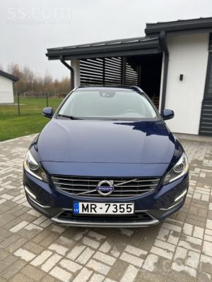 Zils Volvo V60 2014 Rīga, ar dzinēja tilpumu 2.00 L un nobraukumu 270 tūkst. km par 7850 €, foto 4 vietnē AUTOMOTO.COM.LV