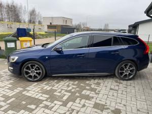 Zils Volvo V60 2014 Rīga, ar dzinēja tilpumu 2.00 L un nobraukumu 270 tūkst. km par 7850 €, foto 5 vietnē AUTOMOTO.COM.LV