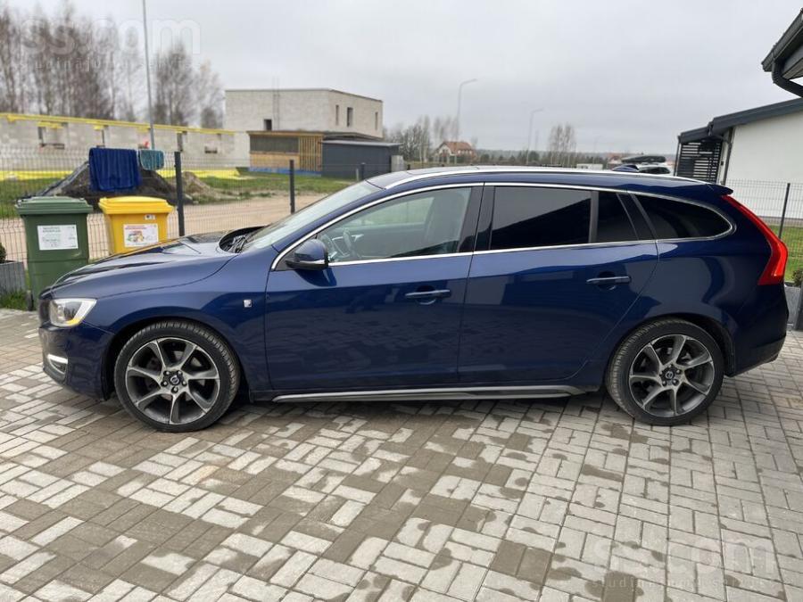 Zils Volvo V60 2014 Rīga, ar dzinēja tilpumu 2.00 L un nobraukumu 270 tūkst. km par 7850 €, foto 5 vietnē AUTOMOTO.COM.LV