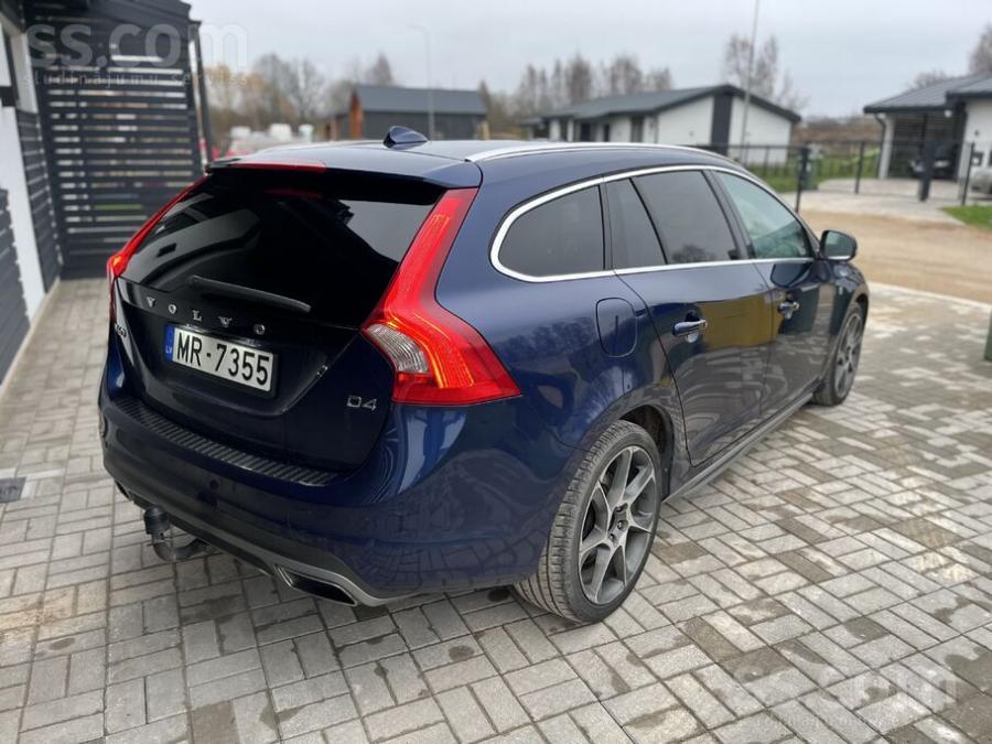 Zils Volvo V60 2014 Rīga, ar dzinēja tilpumu 2.00 L un nobraukumu 270 tūkst. km par 7850 €, foto 7 vietnē AUTOMOTO.COM.LV