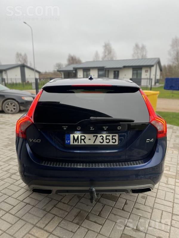 Blue Volvo V60 2014 in Riga, with an engine capacity of 2.00 L and mileage of 270 thousand km for 7850 €, photo 7 on AUTOMOTO.COM.LV