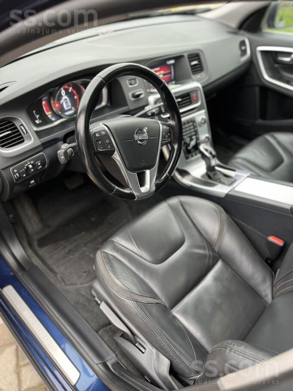 Blue Volvo V60 2014 in Riga, with an engine capacity of 2.00 L and mileage of 270 thousand km for 7850 €, photo 8 on AUTOMOTO.COM.LV