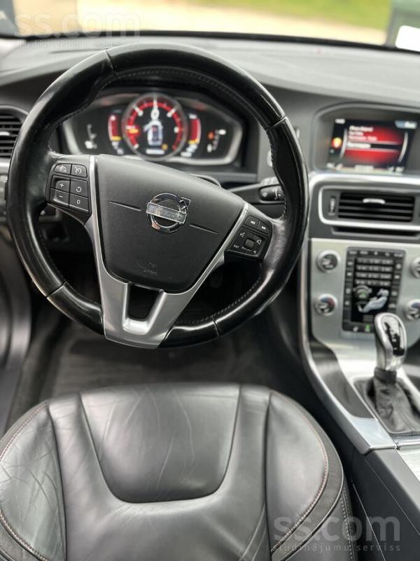 Zils Volvo V60 2014 Rīga, ar dzinēja tilpumu 2.00 L un nobraukumu 270 tūkst. km par 7850 €, foto 10 vietnē AUTOMOTO.COM.LV