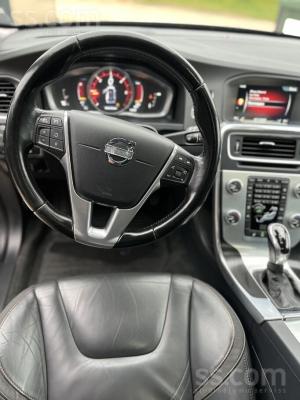 Zils Volvo V60 2014 Rīga, ar dzinēja tilpumu 2.00 L un nobraukumu 270 tūkst. km par 7850 €, foto 11 vietnē AUTOMOTO.COM.LV