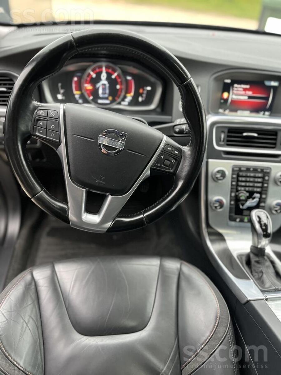 Zils Volvo V60 2014 Rīga, ar dzinēja tilpumu 2.00 L un nobraukumu 270 tūkst. km par 7850 €, foto 11 vietnē AUTOMOTO.COM.LV