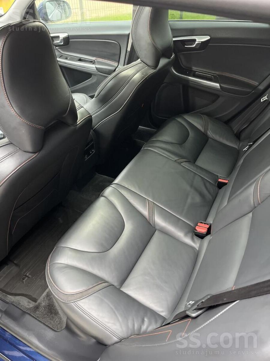 Zils Volvo V60 2014 Rīga, ar dzinēja tilpumu 2.00 L un nobraukumu 270 tūkst. km par 7850 €, foto 12 vietnē AUTOMOTO.COM.LV