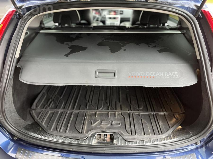 Zils Volvo V60 2014 Rīga, ar dzinēja tilpumu 2.00 L un nobraukumu 270 tūkst. km par 7850 €, foto 14 vietnē AUTOMOTO.COM.LV