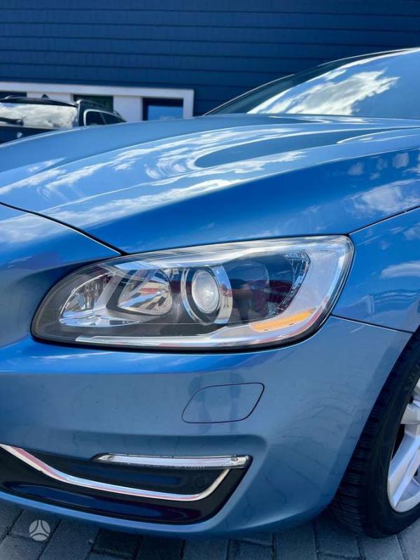 Blue Volvo V60 2014 in Kaunas, with an engine capacity of 2.40 L and mileage of 264 thousand km for 7390 €, photo 4 on AUTOMOTO.COM.LV